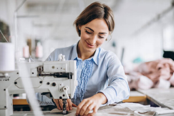 ¿Cómo coser botones con una máquina de coser? | Aprende Institute