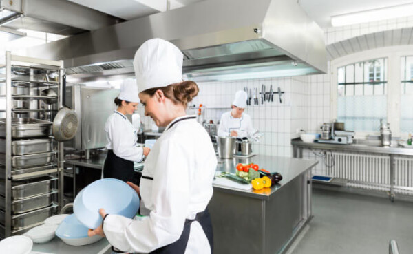 Catering para eventos: ¿Qué equipos utilizar? | Aprende Institute