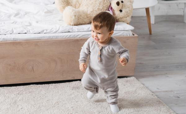 ¿Cuándo comienzan a caminar los bebes? | Aprende Institute